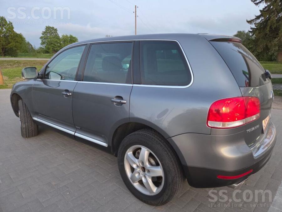 Grey Volkswagen Touareg 2003 in Saldus, with an engine capacity of 4.20 L and mileage of 251 thousand km for 3300 €, photo 2 on AUTOMOTO.COM.LV