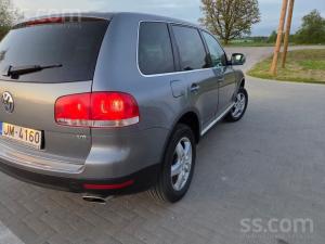 Grey Volkswagen Touareg 2003 in Saldus, with an engine capacity of 4.20 L and mileage of 251 thousand km for 3300 €, photo 5 on AUTOMOTO.COM.LV