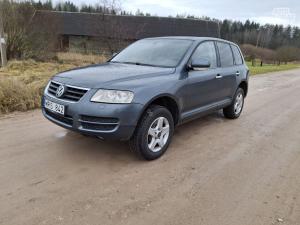 Grey Volkswagen Touareg 2003 in Mazeikiai, with an engine capacity of 3.20 L and mileage of 286 thousand km for 2650 €, photo 2 on AUTOMOTO.COM.LV