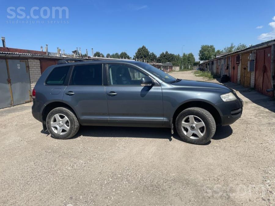 Grey Volkswagen Touareg 2003 in Liepaja, with an engine capacity of 3.20 L and mileage of 187 thousand km for 5500 €, photo 3 on AUTOMOTO.COM.LV