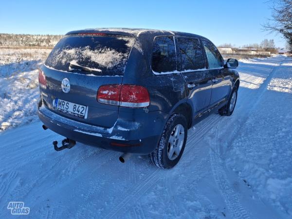 Grey Volkswagen Touareg 2003 in Mazeikiai, with an engine capacity of 3.20 L and mileage of 266 thousand km for 3700 €, photo 2 on AUTOMOTO.COM.LV