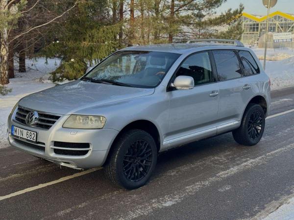 Pelēks Volkswagen Touareg 2003 Mažeikiai, ar dzinēja tilpumu 3.19 L un nobraukumu 400 tūkst. km par 3300 €, foto 1 vietnē AUTOMOTO.COM.LV
