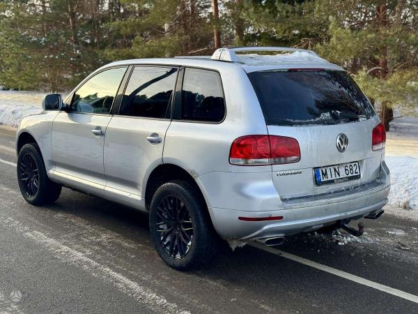 Pelēks Volkswagen Touareg 2003 Mažeikiai, ar dzinēja tilpumu 3.19 L un nobraukumu 400 tūkst. km par 3300 €, foto 4 vietnē AUTOMOTO.COM.LV