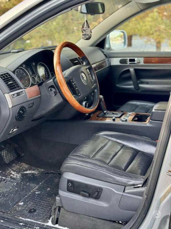 Pelēks Volkswagen Touareg 2003 Mažeikiai, ar dzinēja tilpumu 3.19 L un nobraukumu 400 tūkst. km par 3300 €, foto 8 vietnē AUTOMOTO.COM.LV