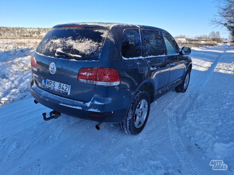 Pelēks Volkswagen Touareg 2003 Mažeikiai, ar dzinēja tilpumu 3.20 L un nobraukumu 286 tūkst. km par 2950 €, foto 3 vietnē AUTOMOTO.COM.LV