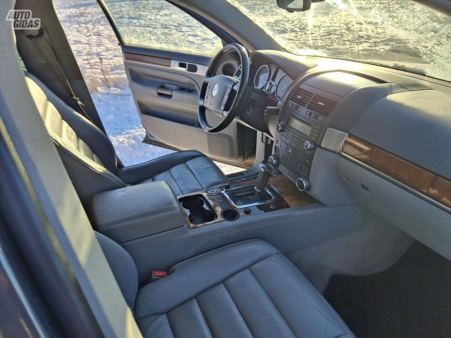 Pelēks Volkswagen Touareg 2003 Mažeikiai, ar dzinēja tilpumu 3.20 L un nobraukumu 286 tūkst. km par 2950 €, foto 5 vietnē AUTOMOTO.COM.LV