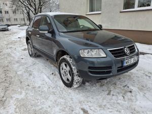 Pelēks Volkswagen Touareg 2003 Mažeikiai, ar dzinēja tilpumu 3.20 L un nobraukumu 285 tūkst. km par 2850 €, foto  vietnē AUTOMOTO.COM.LV