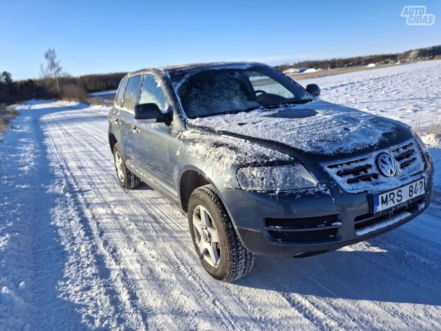 Pelēks Volkswagen Touareg 2003 Mažeikiai, ar dzinēja tilpumu 3.20 L un nobraukumu 286 tūkst. km par 2950 €, foto 1 vietnē AUTOMOTO.COM.LV