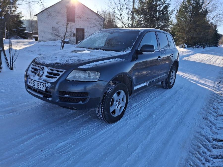 Pelēks Volkswagen Touareg 2003 Mažeikiai, ar dzinēja tilpumu 3.20 L un nobraukumu 286 tūkst. km par 2950 €, foto 2 vietnē AUTOMOTO.COM.LV
