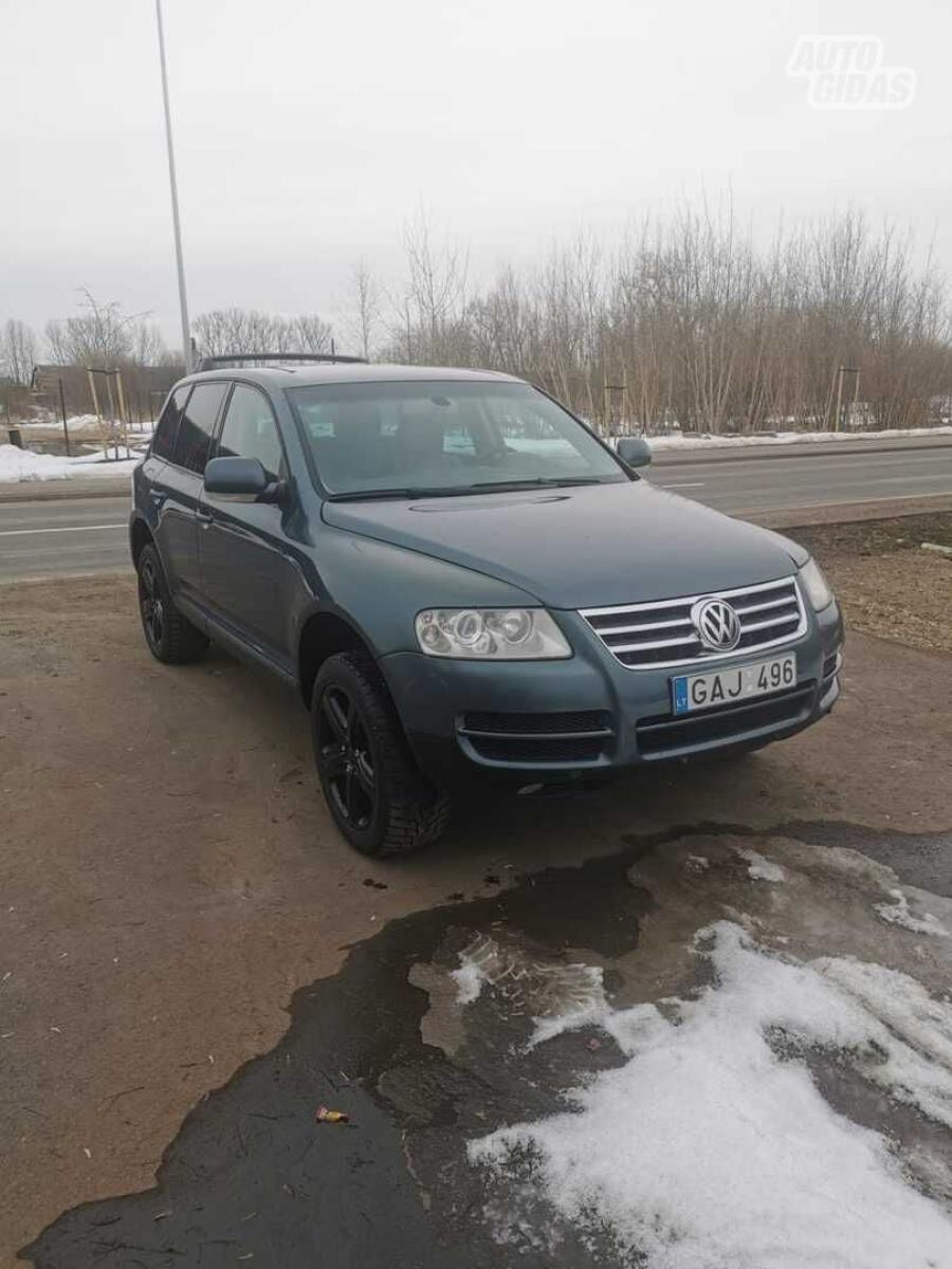 Grey Volkswagen Touareg 2003 in Panevezys, with an engine capacity of 3.20 L and mileage of 295 thousand km for 2600 €, photo 2 on AUTOMOTO.COM.LV