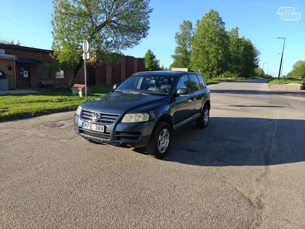 Pelēks Volkswagen Touareg 2003 Alīta, ar dzinēja tilpumu 3.20 L un nobraukumu 256 tūkst. km par 2850 €, foto 1 vietnē AUTOMOTO.COM.LV