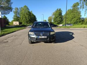 Pelēks Volkswagen Touareg 2003 Alīta, ar dzinēja tilpumu 3.20 L un nobraukumu 256 tūkst. km par 2850 €, foto 3 vietnē AUTOMOTO.COM.LV