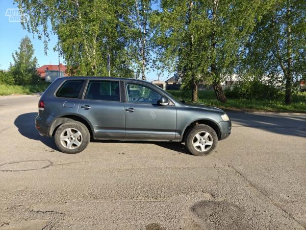 Pelēks Volkswagen Touareg 2003 Alīta, ar dzinēja tilpumu 3.20 L un nobraukumu 256 tūkst. km par 2850 €, foto 4 vietnē AUTOMOTO.COM.LV