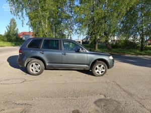 Pelēks Volkswagen Touareg 2003 Alīta, ar dzinēja tilpumu 3.20 L un nobraukumu 256 tūkst. km par 2850 €, foto 5 vietnē AUTOMOTO.COM.LV