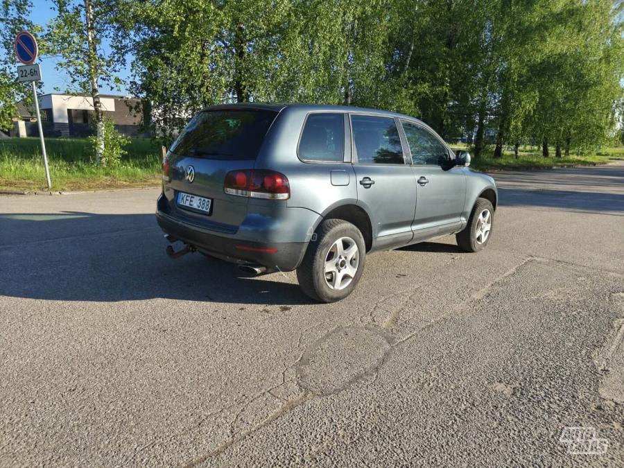 Pelēks Volkswagen Touareg 2003 Alīta, ar dzinēja tilpumu 3.20 L un nobraukumu 256 tūkst. km par 2850 €, foto 6 vietnē AUTOMOTO.COM.LV