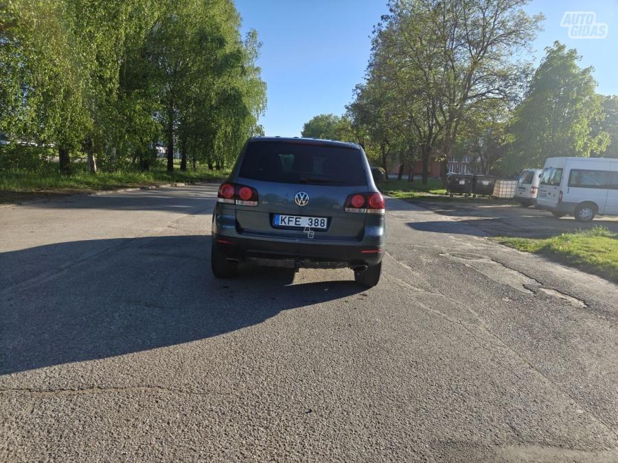 Pelēks Volkswagen Touareg 2003 Alīta, ar dzinēja tilpumu 3.20 L un nobraukumu 256 tūkst. km par 2850 €, foto 7 vietnē AUTOMOTO.COM.LV