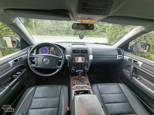 Pelēks Volkswagen Touareg 2003 Alīta, ar dzinēja tilpumu 3.20 L un nobraukumu 256 tūkst. km par 2850 €, foto 10 vietnē AUTOMOTO.COM.LV