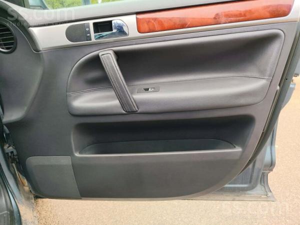 Pelēks Volkswagen Touareg 2003 Liepāja, ar dzinēja tilpumu 2.50 L un nobraukumu 0 tūkst. km par 2100 €, foto 10 vietnē AUTOMOTO.COM.LV