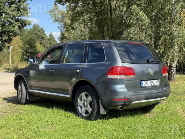Grey Volkswagen Touareg 2004 in Riga, with an engine capacity of 2.50 L and mileage of 240 thousand km for 1850 €, photo 3 on AUTOMOTO.COM.LV