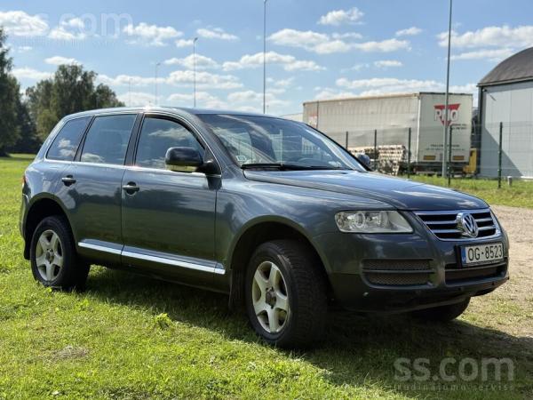Grey Volkswagen Touareg 2004 in Riga, with an engine capacity of 2.50 L and mileage of 240 thousand km for 1850 €, photo 6 on AUTOMOTO.COM.LV
