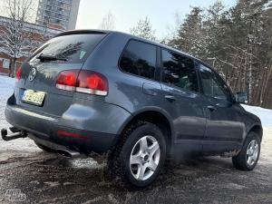 Pelēks Volkswagen Touareg 2004 Viļņa, ar dzinēja tilpumu 3.20 L un nobraukumu 253 tūkst. km par 2200 €, foto 5 vietnē AUTOMOTO.COM.LV