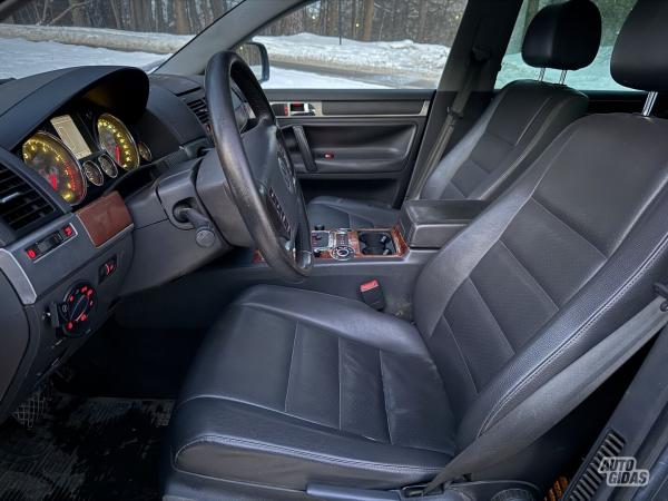 Pelēks Volkswagen Touareg 2004 Viļņa, ar dzinēja tilpumu 3.20 L un nobraukumu 253 tūkst. km par 2200 €, foto 9 vietnē AUTOMOTO.COM.LV