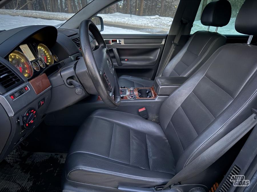 Pelēks Volkswagen Touareg 2004 Viļņa, ar dzinēja tilpumu 3.20 L un nobraukumu 253 tūkst. km par 2200 €, foto 9 vietnē AUTOMOTO.COM.LV
