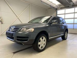 Pelēks Volkswagen Touareg 2004 Radviliškis, ar dzinēja tilpumu 5.00 L un nobraukumu 226 tūkst. km par 3150 €, foto  vietnē AUTOMOTO.COM.LV