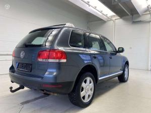 Pelēks Volkswagen Touareg 2004 Radviliškis, ar dzinēja tilpumu 5.00 L un nobraukumu 226 tūkst. km par 3150 €, foto 3 vietnē AUTOMOTO.COM.LV