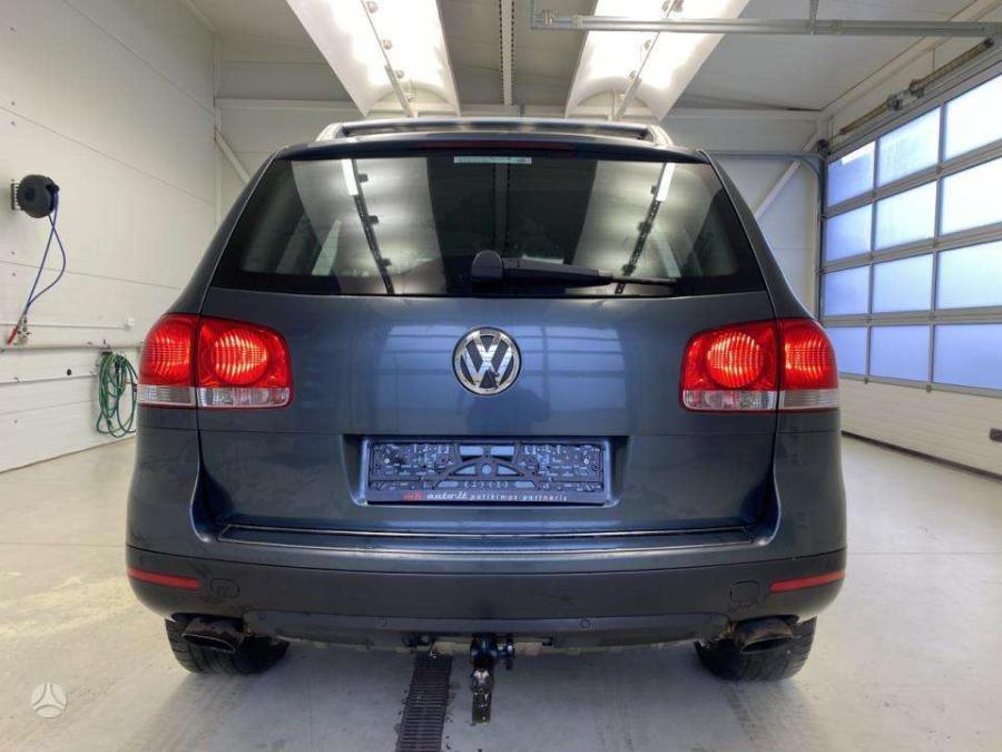 Pelēks Volkswagen Touareg 2004 Radviliškis, ar dzinēja tilpumu 5.00 L un nobraukumu 226 tūkst. km par 3150 €, foto 6 vietnē AUTOMOTO.COM.LV