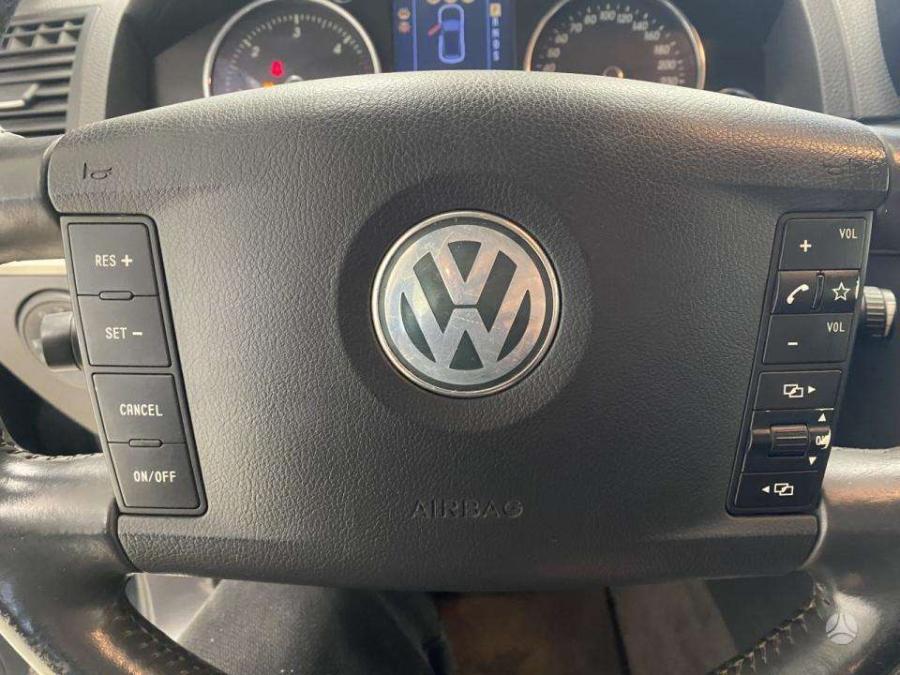 Pelēks Volkswagen Touareg 2004 Radviliškis, ar dzinēja tilpumu 5.00 L un nobraukumu 226 tūkst. km par 3150 €, foto 14 vietnē AUTOMOTO.COM.LV