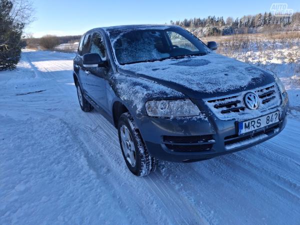Pelēks Volkswagen Touareg 2004 Mažeikiai, ar dzinēja tilpumu 3.20 L un nobraukumu 286 tūkst. km par 2750 €, foto 8 vietnē AUTOMOTO.COM.LV