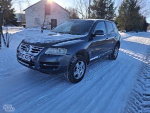 Grey Volkswagen Touareg 2004 in Mazeikiai, with an engine capacity of 3.20 L and mileage of 286 thousand km for 2750 €, photo 9 on AUTOMOTO.COM.LV