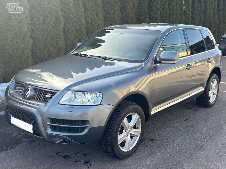 Grey Volkswagen Touareg 2004 in Kaunas, with an engine capacity of 2.50 L and mileage of 200 thousand km for 3500 €, photo 2 on AUTOMOTO.COM.LV