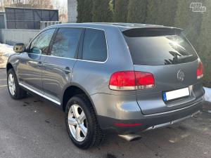 Grey Volkswagen Touareg 2004 in Kaunas, with an engine capacity of 2.50 L and mileage of 200 thousand km for 3500 €, photo 3 on AUTOMOTO.COM.LV