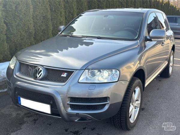 Pelēks Volkswagen Touareg 2004 Kauņa, ar dzinēja tilpumu 2.50 L un nobraukumu 200 tūkst. km par 3500 €, foto 6 vietnē AUTOMOTO.COM.LV