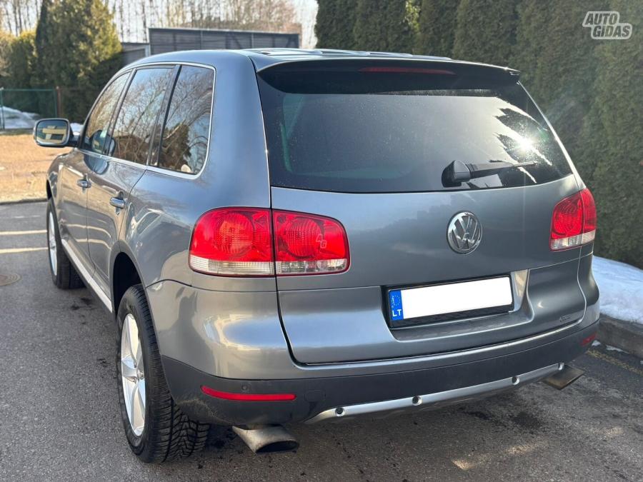 Grey Volkswagen Touareg 2004 in Kaunas, with an engine capacity of 2.50 L and mileage of 200 thousand km for 3500 €, photo 9 on AUTOMOTO.COM.LV