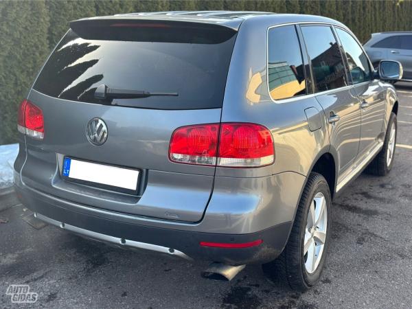 Pelēks Volkswagen Touareg 2004 Kauņa, ar dzinēja tilpumu 2.50 L un nobraukumu 200 tūkst. km par 3500 €, foto 10 vietnē AUTOMOTO.COM.LV