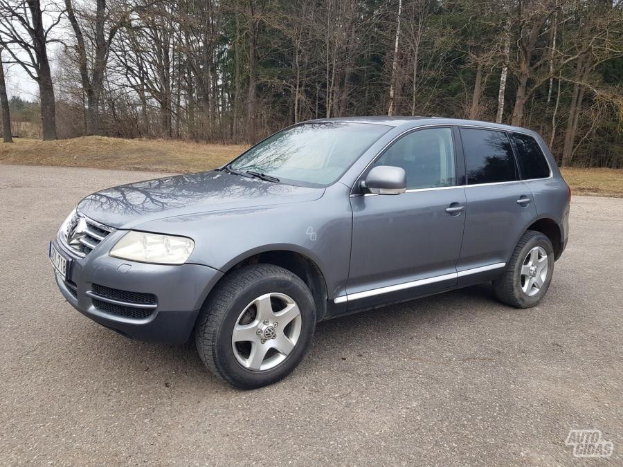 Grey Volkswagen Touareg 2004 in Vilnius, with an engine capacity of 2.50 L and mileage of 344 thousand km for 1650 €, photo 1 on AUTOMOTO.COM.LV
