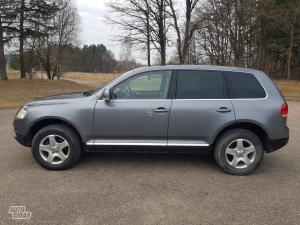 Grey Volkswagen Touareg 2004 in Vilnius, with an engine capacity of 2.50 L and mileage of 344 thousand km for 1650 €, photo 2 on AUTOMOTO.COM.LV