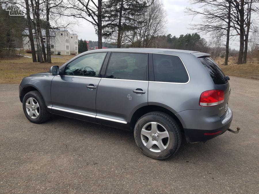 Grey Volkswagen Touareg 2004 in Vilnius, with an engine capacity of 2.50 L and mileage of 344 thousand km for 1650 €, photo 3 on AUTOMOTO.COM.LV