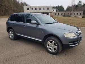 Grey Volkswagen Touareg 2004 in Vilnius, with an engine capacity of 2.50 L and mileage of 344 thousand km for 1650 €, photo 4 on AUTOMOTO.COM.LV