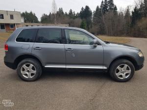Grey Volkswagen Touareg 2004 in Vilnius, with an engine capacity of 2.50 L and mileage of 344 thousand km for 1650 €, photo 5 on AUTOMOTO.COM.LV