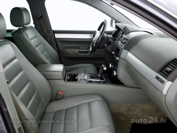 Grey Volkswagen Touareg 2004 in Tallinn, with an engine capacity of 4.90 L and mileage of 368 thousand km for 1899 €, photo 6 on AUTOMOTO.COM.LV