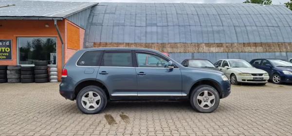 Pelēks Volkswagen Touareg 2004 Valmiera, ar dzinēja tilpumu 2.50 L un nobraukumu 236 tūkst. km par 1650 €, foto 2 vietnē AUTOMOTO.COM.LV