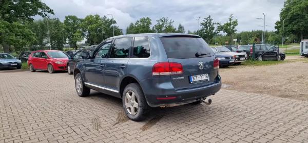 Pelēks Volkswagen Touareg 2004 Valmiera, ar dzinēja tilpumu 2.50 L un nobraukumu 236 tūkst. km par 1650 €, foto 4 vietnē AUTOMOTO.COM.LV