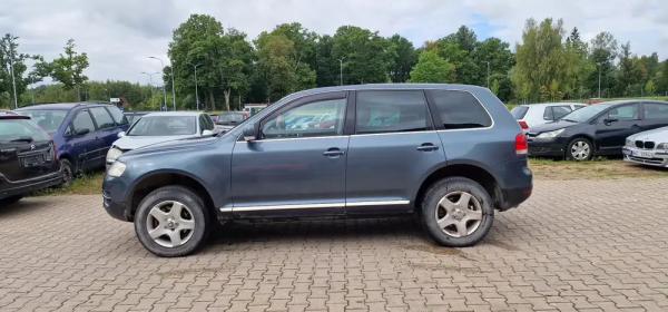 Pelēks Volkswagen Touareg 2004 Valmiera, ar dzinēja tilpumu 2.50 L un nobraukumu 236 tūkst. km par 1650 €, foto 5 vietnē AUTOMOTO.COM.LV