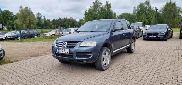 Pelēks Volkswagen Touareg 2004 Valmiera, ar dzinēja tilpumu 2.50 L un nobraukumu 236 tūkst. km par 1650 €, foto 6 vietnē AUTOMOTO.COM.LV