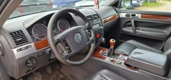 Pelēks Volkswagen Touareg 2004 Valmiera, ar dzinēja tilpumu 2.50 L un nobraukumu 236 tūkst. km par 1650 €, foto 8 vietnē AUTOMOTO.COM.LV