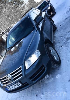 Pelēks Volkswagen Touareg 2004 Rīga, ar dzinēja tilpumu 3.20 L un nobraukumu 294 tūkst. km par 2200 €, foto 3 vietnē AUTOMOTO.COM.LV